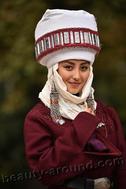Эльнура Раманова кыргызская модель фото | Historical clothing ...