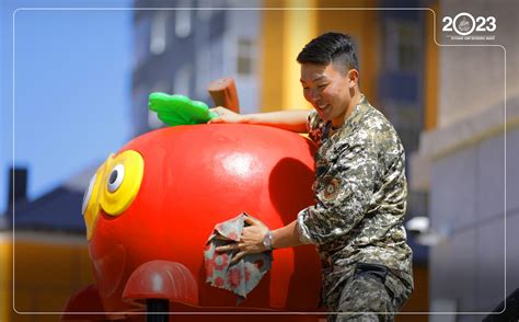 ҮБХИС ийн оюутнууд 16 дугаар хорооны бүх хүүхдийн тоглоомын талбайг угаалаа БАЯНЗҮРХ ДҮҮРГИЙН