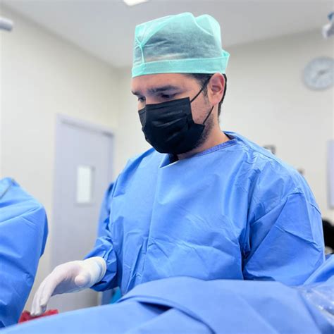 Urólogo Dr Moisés Mendoza