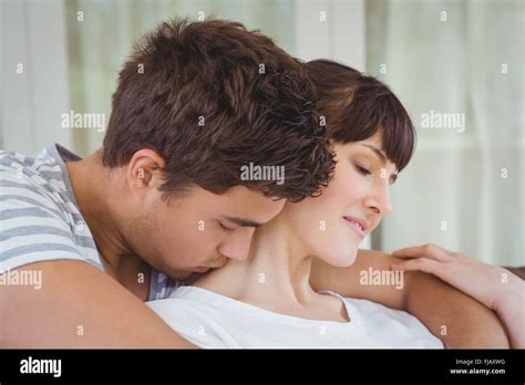 Kuscheln Romantisch Fotos Und Bildmaterial In Hoher Auflösung Alamy