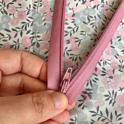 How To Fix A Detached Zipper Pull 4 Easy Steps Quilt Advice Tips