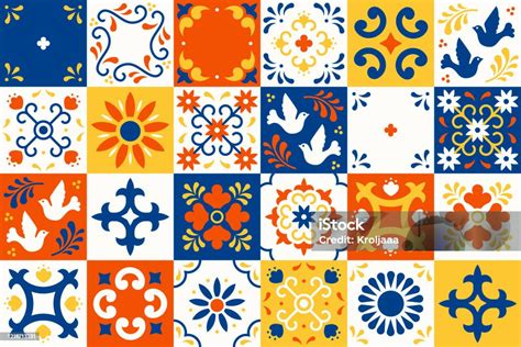 멕시코 탈라베라 패턴 푸에블라의 전통적인 마졸리카 스타일로 꽃 잎 및 새 장식품이 있는 세라믹 타일 클래식 블루와 화이트 멕시코 꽃 모자이크 민속 예술 디자인 타일에 대한