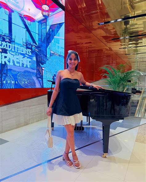 𝗦𝗵𝗲𝗿𝗲𝗲𝗻𝗮 𝗙𝗲𝗿𝗻𝗮𝗻𝗱o Shereena 30 • Instagram Photos And Videos