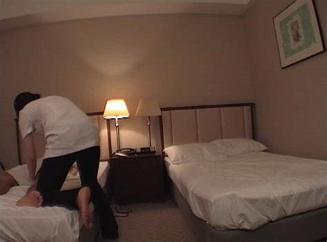 SEXしたきゃ狙え 地方へ出張で宿泊中ビジネスホテルの部屋に来てくれる普通のマッサージのおばさんは都会から来たサラリーマンの勃起チ〇ポに即堕ちしがち 枚組 分 人 エロ動画
