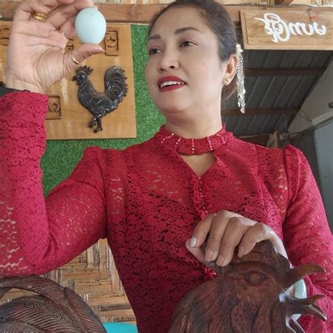 လဝက လူကြီးသိပါစေတော့ အကူညီ လိုနေပြီကွယ် အရမ်တွေ ကြည့် နေကြ လို့ပါ By