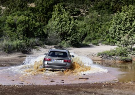 Mercedes GLC 300 Vs GLC 300 4MATIC The 4 Differences