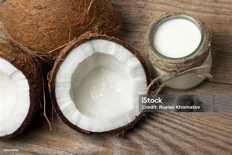 이국적인 코코넛 코코넛 버터와 우유 나무 배경 유기농 건강 식품 개념입니다 아름다움과 스파 개념입니다 갈색에 대한 스톡 사진 및 기타 이미지 Istock