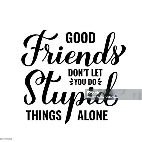 좋은 친구는 당신이 혼자서 어리석은 일을 하도록 내버려 두지 않습니다 서예 레터링 재미있는 우정 인용문 타이포그래피 포스터 배너 인사말 카드 전단지 셔츠 등에 대한 벡터