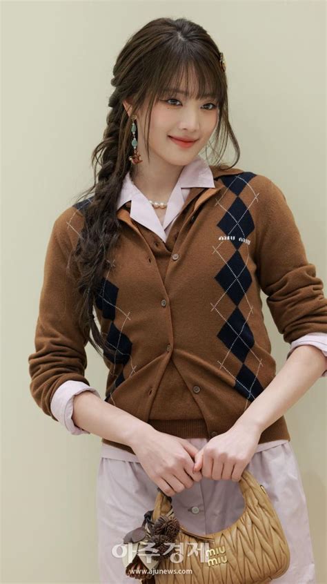 [포토] 포즈 취하는 민니 아주경제