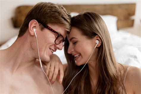 Page 3 97 000 Naked Couple Pictures