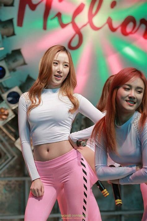 의상이 섹시하고 핫한 식스밤 인스티즈 instiz 이슈 카테고리