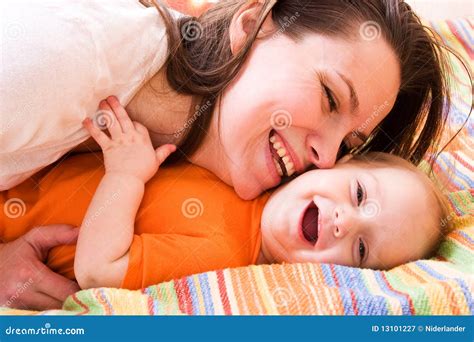 Liebe Des Mutter Stockbild Bild Von Zicklein Glück 13101227