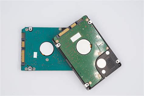 오래된 내부 하드 드라이브 컴퓨터 흰색 배경 격리 된 배경에 기술 드라이브 스토리지 Hdd 노트북 노트북 하드 드라이브 2 5 인치 하단 다른 측면 보기 고체에 대한 스톡