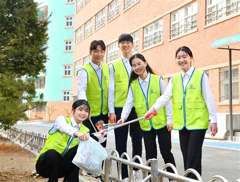 Green School Asez Star