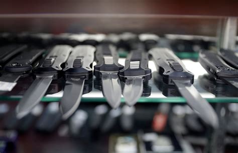 Massachusetts Highest Court Rules That Switchblades Are Protected