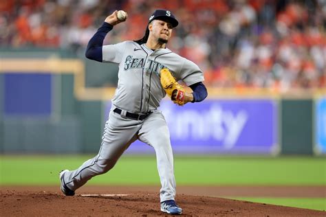 Luis Castillo Net Worth In 2023 Wiki Age Weight And Height