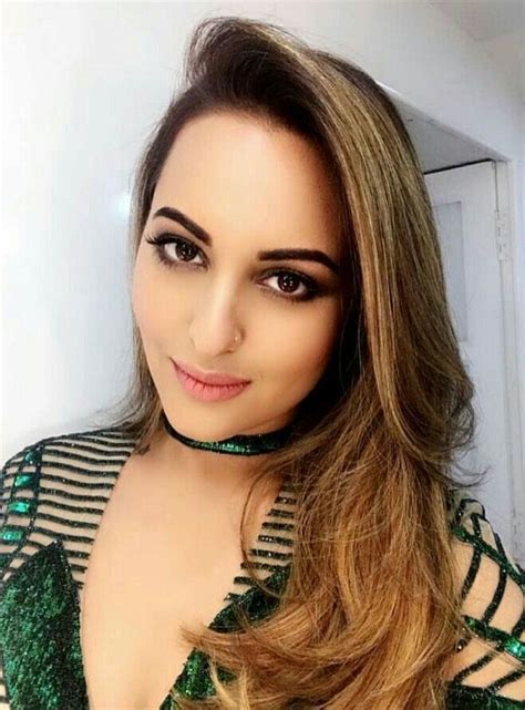Pin By Geeta 🖤 On Sonakshi Sinha Sonakshi Sinha Sonakshi Sinha Saree