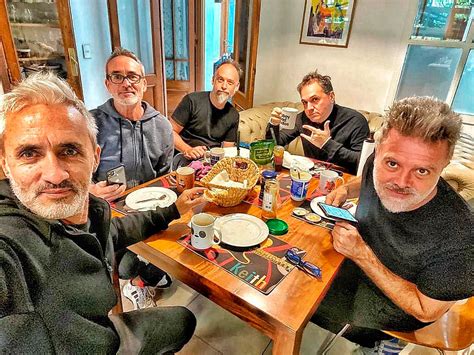 De Dónde Sacan La Comida Y Cómo Es La Convivencia La Cuarentena De Los Pericos En La Casa De