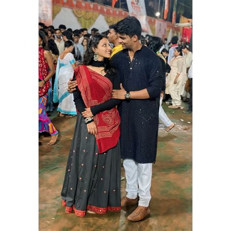 Rajvardhan Kurade इश्क ईमानदारी खूबसूरती और गुरुर हर शब्द के अलग अलग मतलब होंगे औरों के