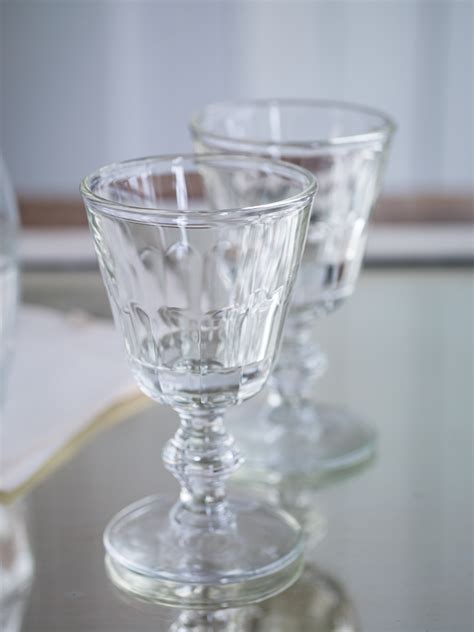 Small Wine Glasses Use At Lois Lanning Blog