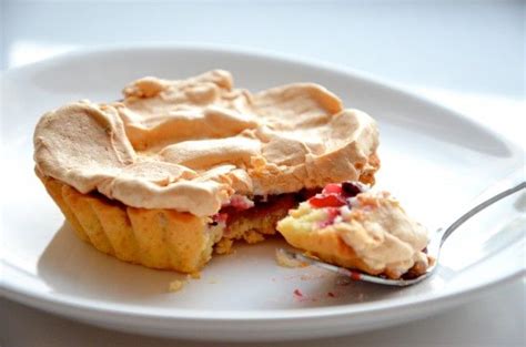 Корзинка с меренгой и сливами рецепт от Тарелкиной Рецепт Пекарни Идеи для блюд Выпечка