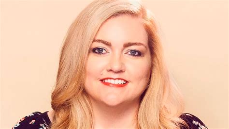 Colleen Hoover Vio A Su Padre Violentar A Su Madre Y Escribi Un Libro Para Sanar Ahora Es La