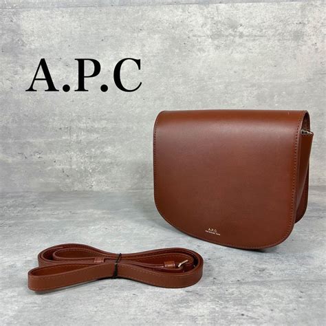 Apc アーペーセー ハーフムーン ショルダーバッグ クロスボディ レザー メルカリ