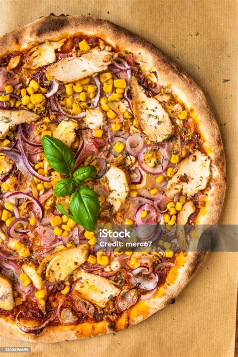 신선한 맛있는 레스토랑 이탈리안 피자 복사 공간이 있는 하향 감도입니다 음식 미식가 배경 오버 헤드 피자 패스트 푸드 0명에 대한 스톡 사진 및 기타 이미지 Istock