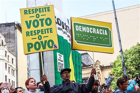 Lutas Em Defesa Da Democracia No Brasil São Destaques No Política