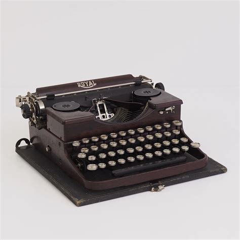 Vintage Royal Typewriter Models