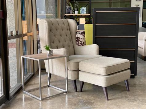 โต๊ะข้าง ขาสแตนเลส Hibernate Furniture Design