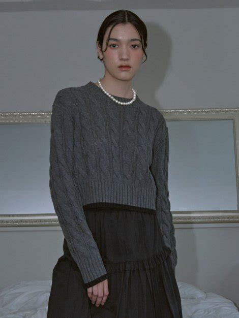 플레이스스튜디오 라운드 케이블 포인트 배색 니트티 스웨터 차콜 위시버킷