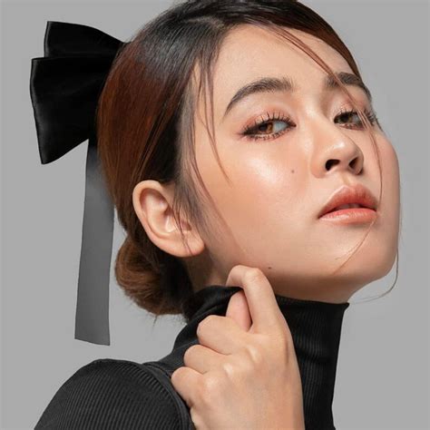 អ្នកនាង ពេជ្រ សូលីកា ៖ គ្មានអ្វីដែលទៀងទាត់ ស្ថិតថេរនោះទេ យើងគួរតែងាកមកចាប់អារម្មណ៍លើខ្លួនឯងវិញ