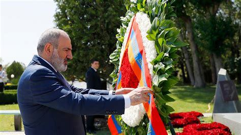 Վարչապետը ԵԿՄ 30 ամյակի առթիվ հարգանքի տուրք է մատուցել Վ Սարգսյանի և Ա Օզանյանի հիշատակին