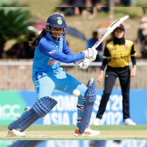 চলতি বছরে একদিনের আন্তর্জতিক ক্রিকেটে অভিষেক হয়েছে মেঘনার। ঘরোয়া ক্রিকেটে বিধ্বংসী ব্যাটার