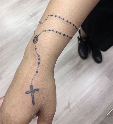 Ideas Del Tatuaje Del Rosario Y Su Simbolismo Profundo