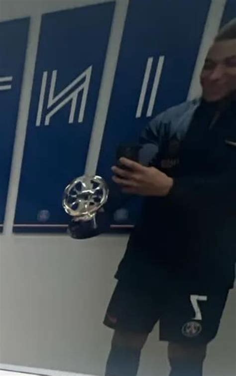 더쿠 저기요 찍을때마다 다보여요