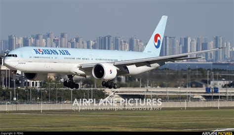 Korean Air Boeing 777 300er Hl8210 At Seoul Incheon Icn Rksi