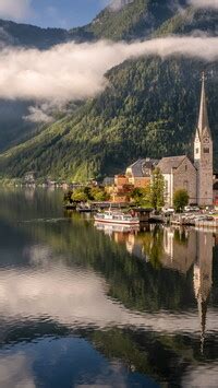 Miasteczko Hallstatt Nad Górskim Jeziorem Hallstattersee
