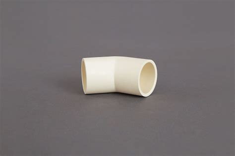 폴리 프로필렌 파이프에 대한 Upvc Cpvc 피팅 파이프라인에 대한 요소입니다 플라스틱 배관 요소 그들은 파이프를 연결하도록 설계되었습니다 폴리 프로필렌 피팅의 개념 판매