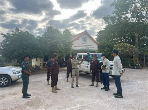 នគរបាលស្រុកស្វាយចេកប្រគល់គ្រាប់យុទ្ធភ័ណ្ឌមិនទាន់ផ្ទុះសល់ពីសម័យសង្គ្រាមដល់អង្គភាពស៊ីម៉ាក់