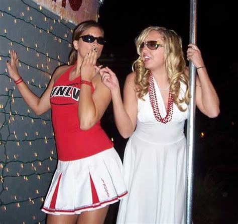 Hot Girls Tailgating 89 Pics