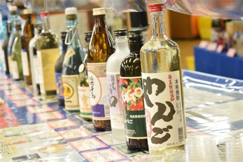 お食事処 兼 お土産屋さん 兼 黒糖焼酎工場見学の『浜千鳥館』 島キャン宣伝部
