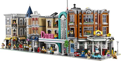 LEGO 10264 Corner Garage review | Brickset