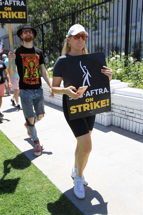 June Diane Raphael Supports Sag Aftra Strike At Netflix In Hollywood 07