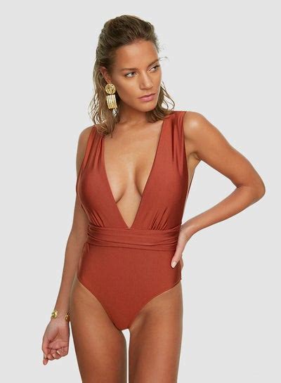 سعر Plunge Neck Swimsuit فى مصر نون مصر كان بكام
