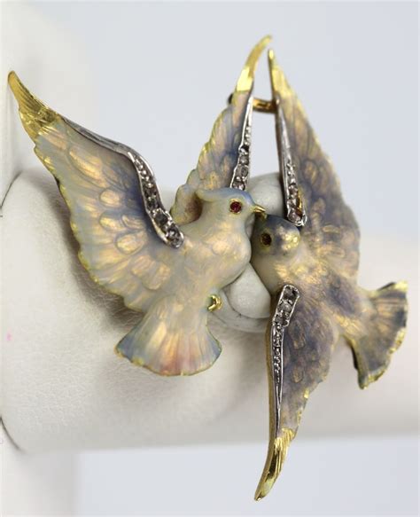 Lacquer Antique Edwardian Love Birds Brooch 18k Enamel Yellow Gold