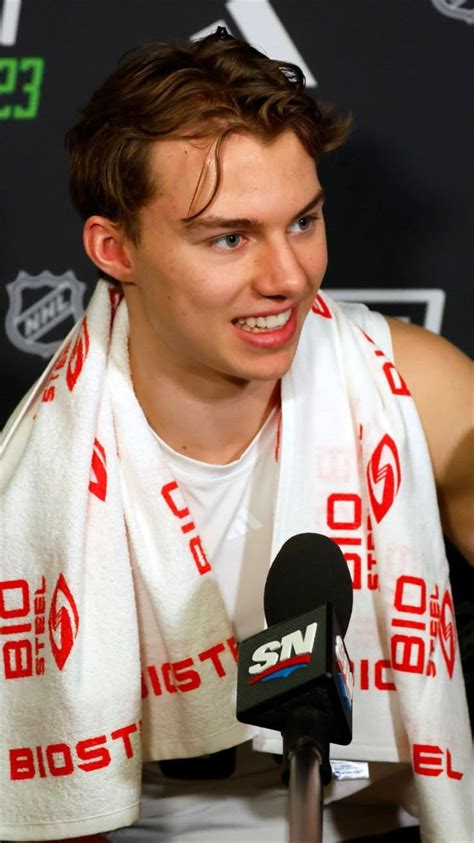 Connor Bedard Ii Nhl Draft 2023 Pojkvän Chicago Blackhawks Hockey