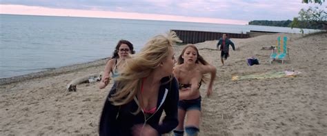Naked Maika Monroe In It Follows
