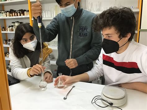 1º Bachillerato En El Laboratorio De Química Colegio Arturo Soria